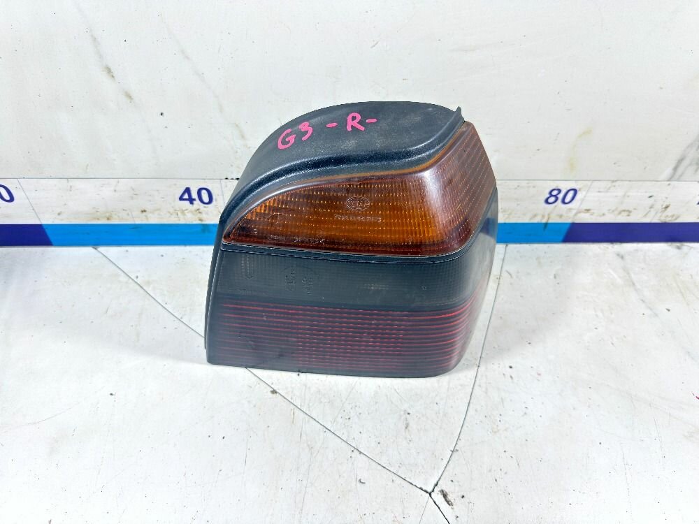 Фонарь задний правый VW Golf III