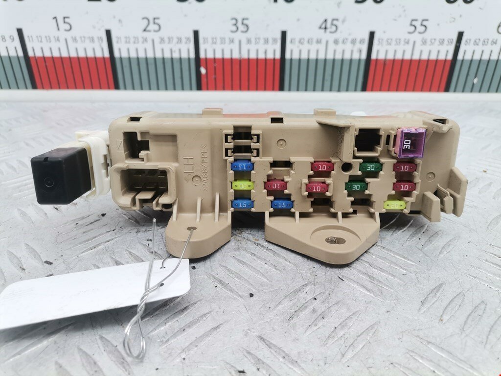 Блок предохранителей Mazda 323 BJ арт. 2071362