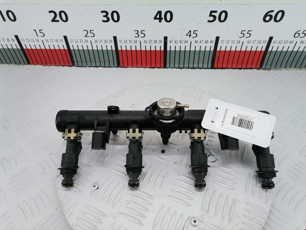 Форсунка бензиновая электрическая Volkswagen Polo 3 030906031J арт. 1725005