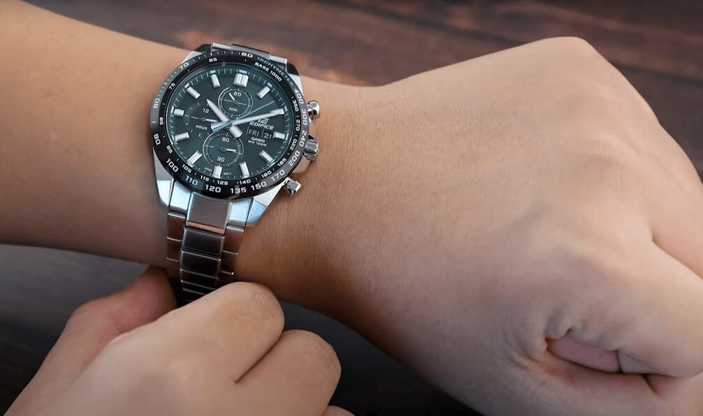 Наручные часы CASIO Edifice, зеленый — фото 1