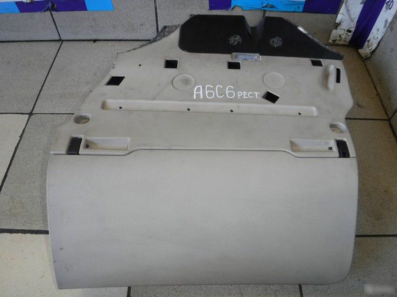 Бардачок Audi A6 C6 рестайлинг (2008—2011) 4f1857035CH
