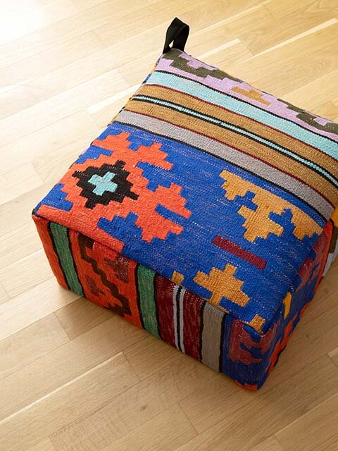 Упругий пуфик из винтажного килима vol.28