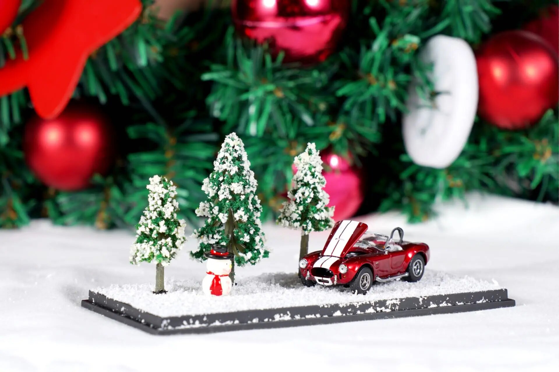 Модель автомобиля Shelby Cobra 1:64, цвет 427, металл
