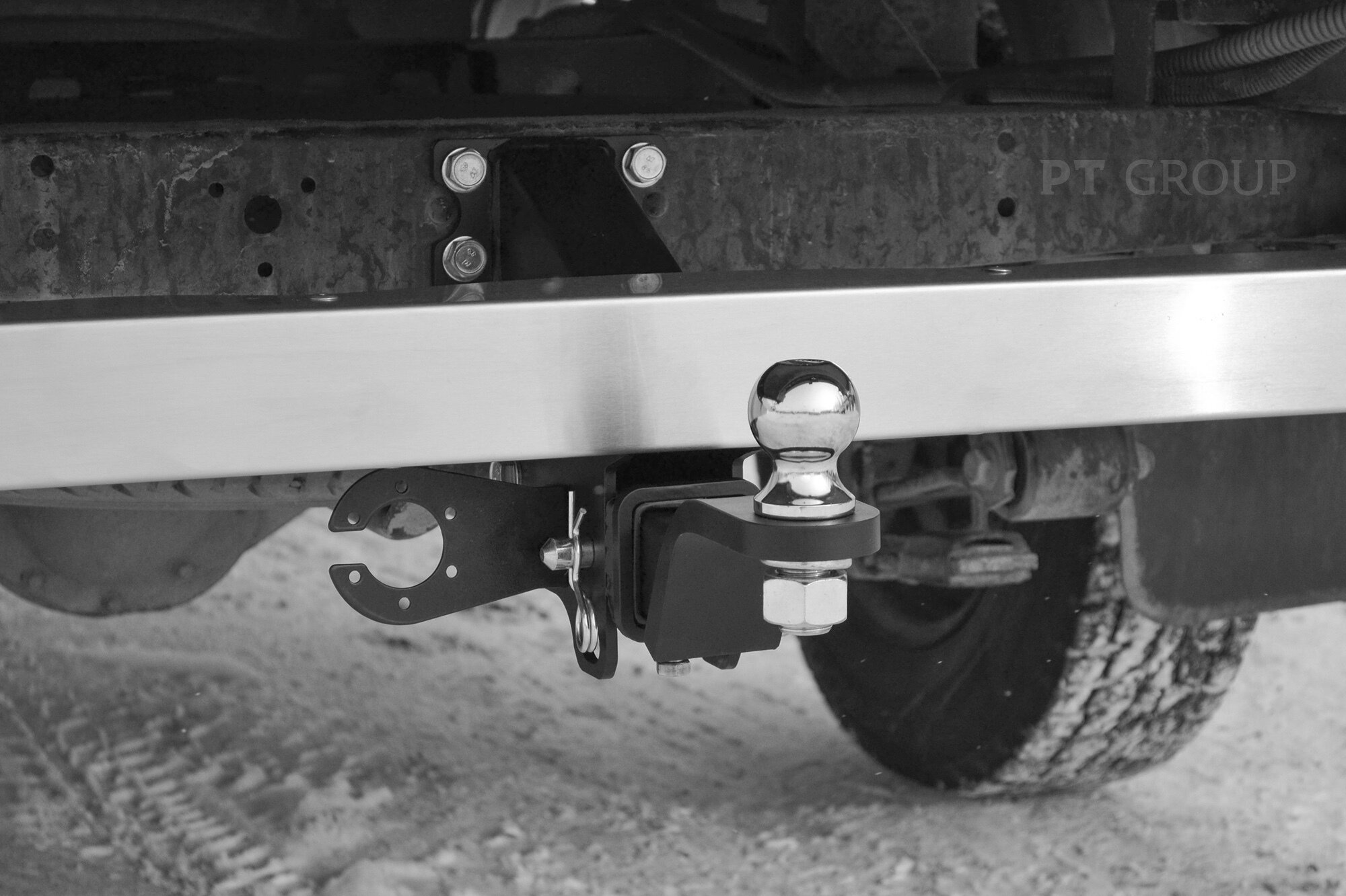 Фаркоп PT GROUP /съемный квадрат/ с нержавеющей накладкой для УАЗ пикап 2008-/УАЗ Профи 2017- (паспорт и сертификат в комплекте)(без электрики) арт. UPK-08-991124.00