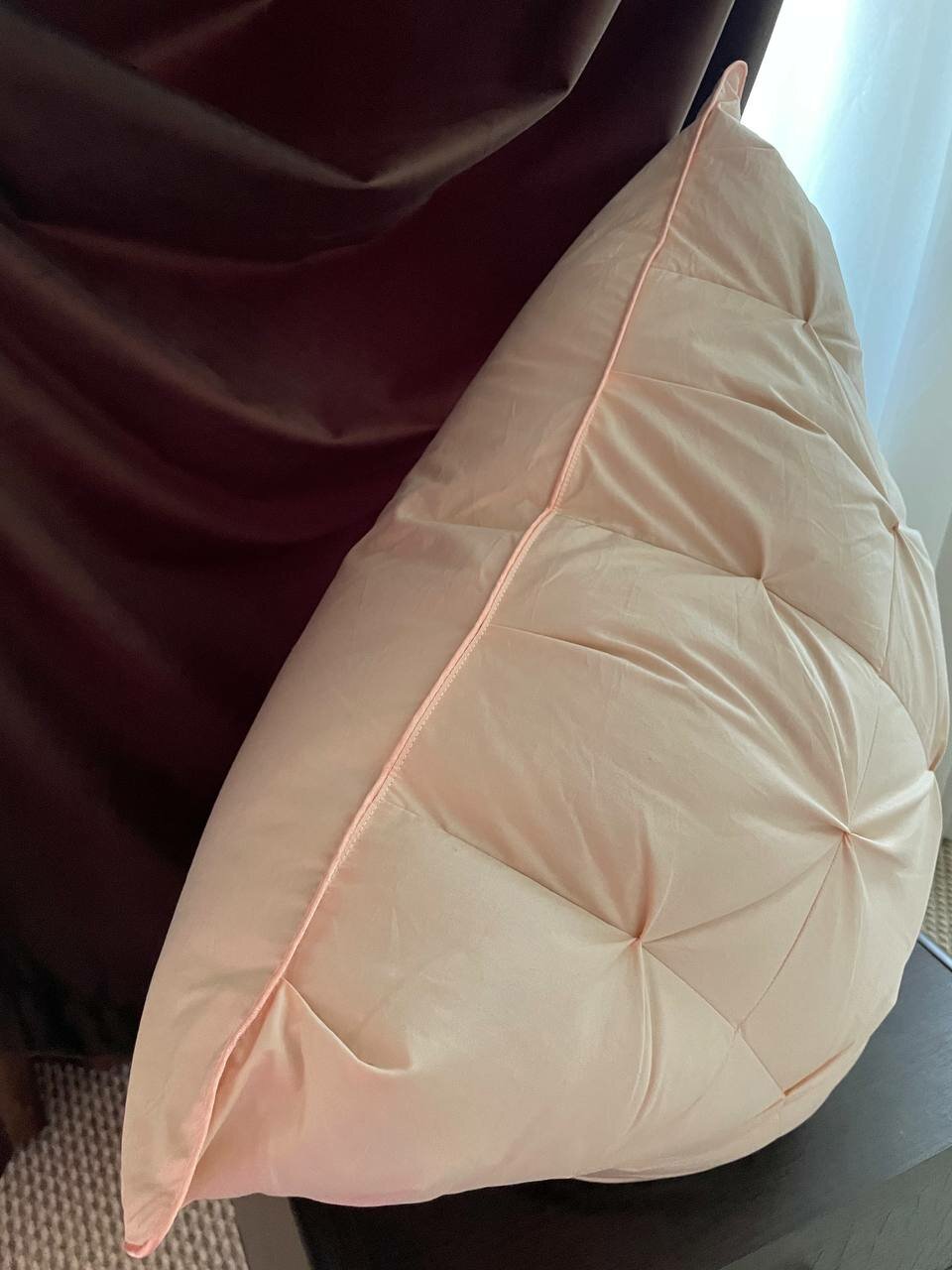 Подушка пуховая "Люкс", гусиный пух, 50x70 см, персиковая, с буфами, чехол хлопок 100%-тик