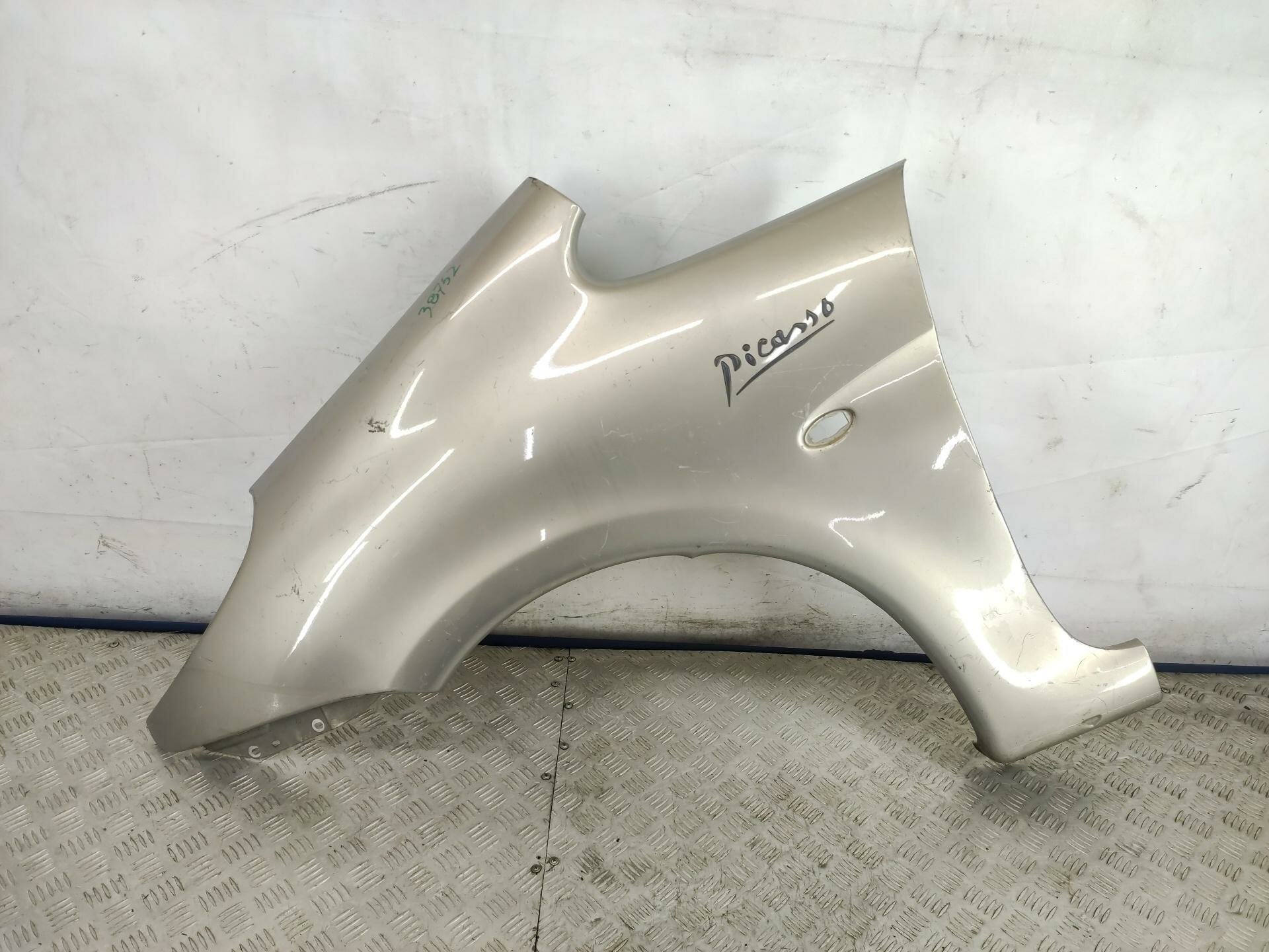 Крыло переднее левое Citroen Xsara Picasso 2004