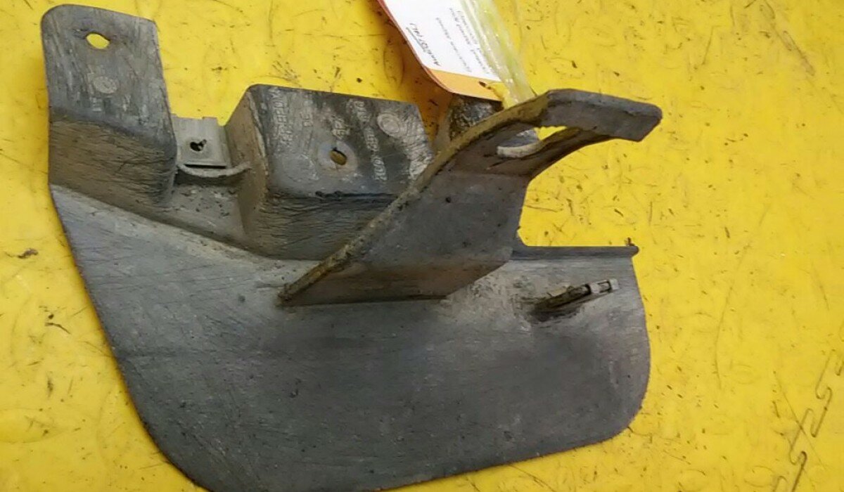 Брызговик задний Q7 (4L) Audi 4L0854816