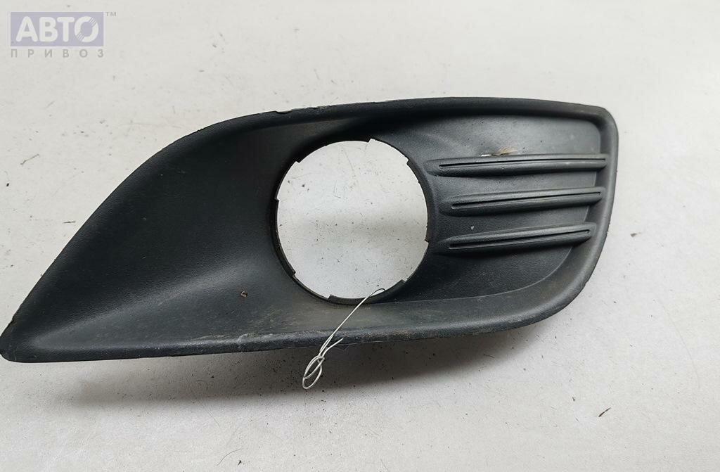 Рамка фары противотуманной правой Ford Focus 2 (2004-2010)