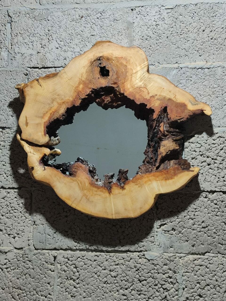Настенное зеркало из массива карагача 57x51 ART-SLEB