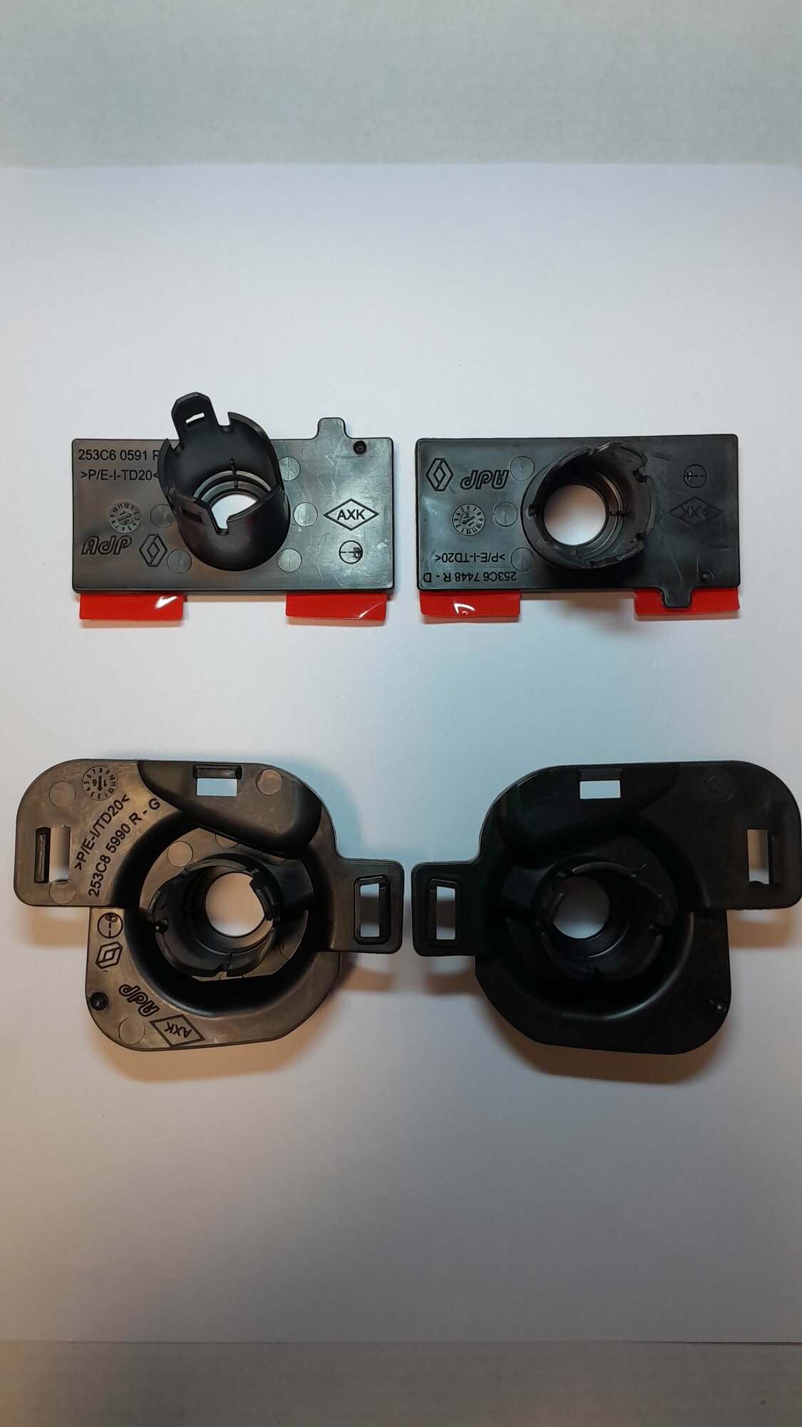 Комплект кронштейнов датчиков парковки оригинал RENAULT 263896246R .