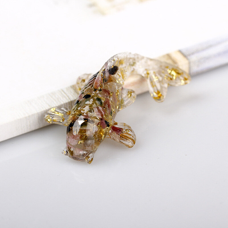 Натуральный кристалл, дробленый камень, эпоксидная смола, миниатюрный орнамент в форме маленькой рыбки, декор для офисного стола, подарок, автомобильный орнамент
