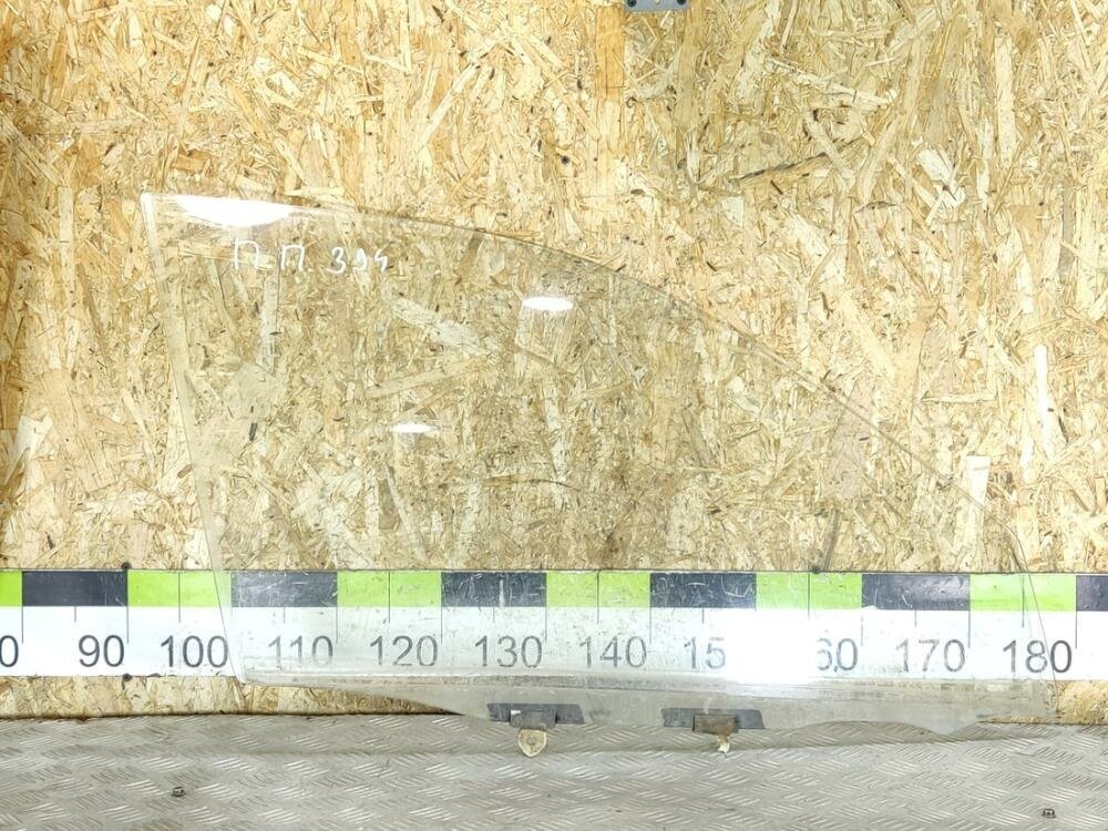 Стекло двери передней правой TOYOTA Corolla e10 6810112800