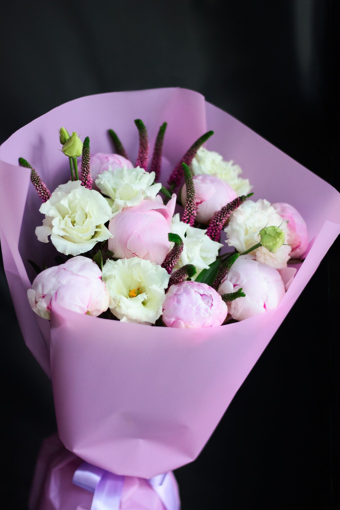 "Розовые пионы" - сборный букет из 13 свежих цветов, розовый-белый, 45 см.