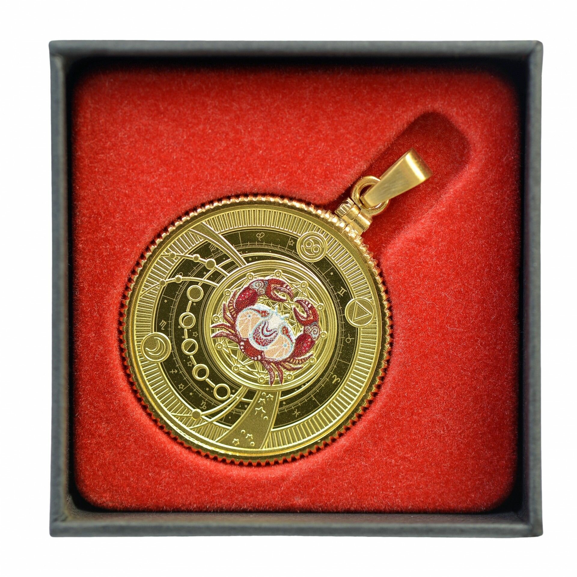 Монета серебряная Камерун 500 франков КФА 2018 г. Знаки Зодиака-Рак. Серебряная монета-подвеска с позолотой.