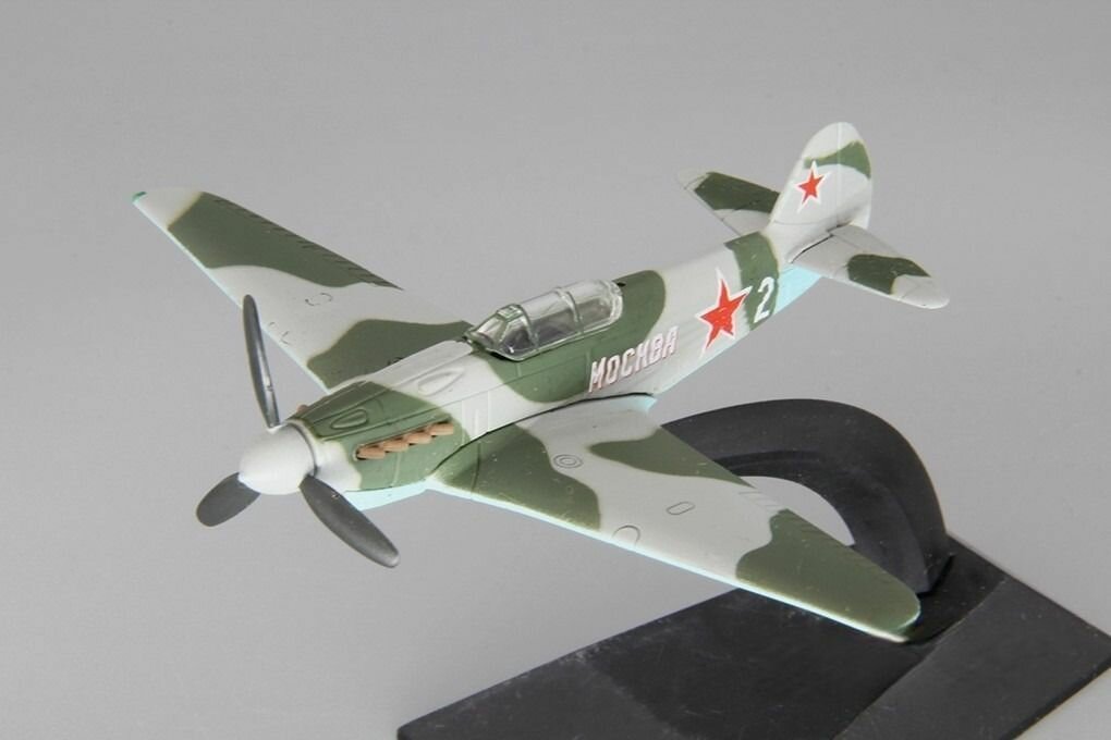 Масштабная модель 1/90 самолет ЯК-9