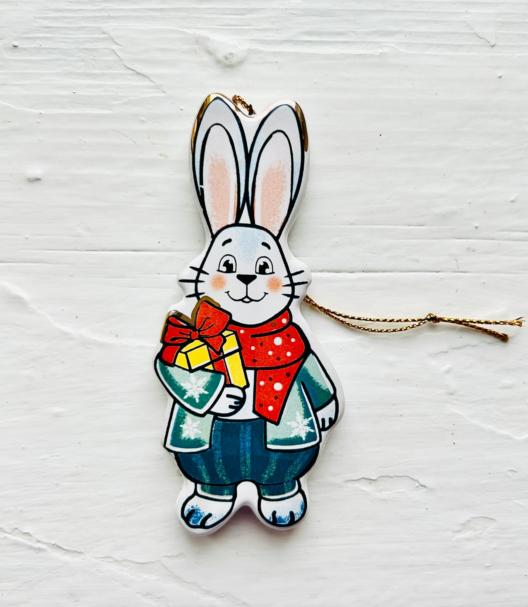 Елочная игрушка Мастерская майолики "Заяц-Молодец", керамика, диаметр 5 см