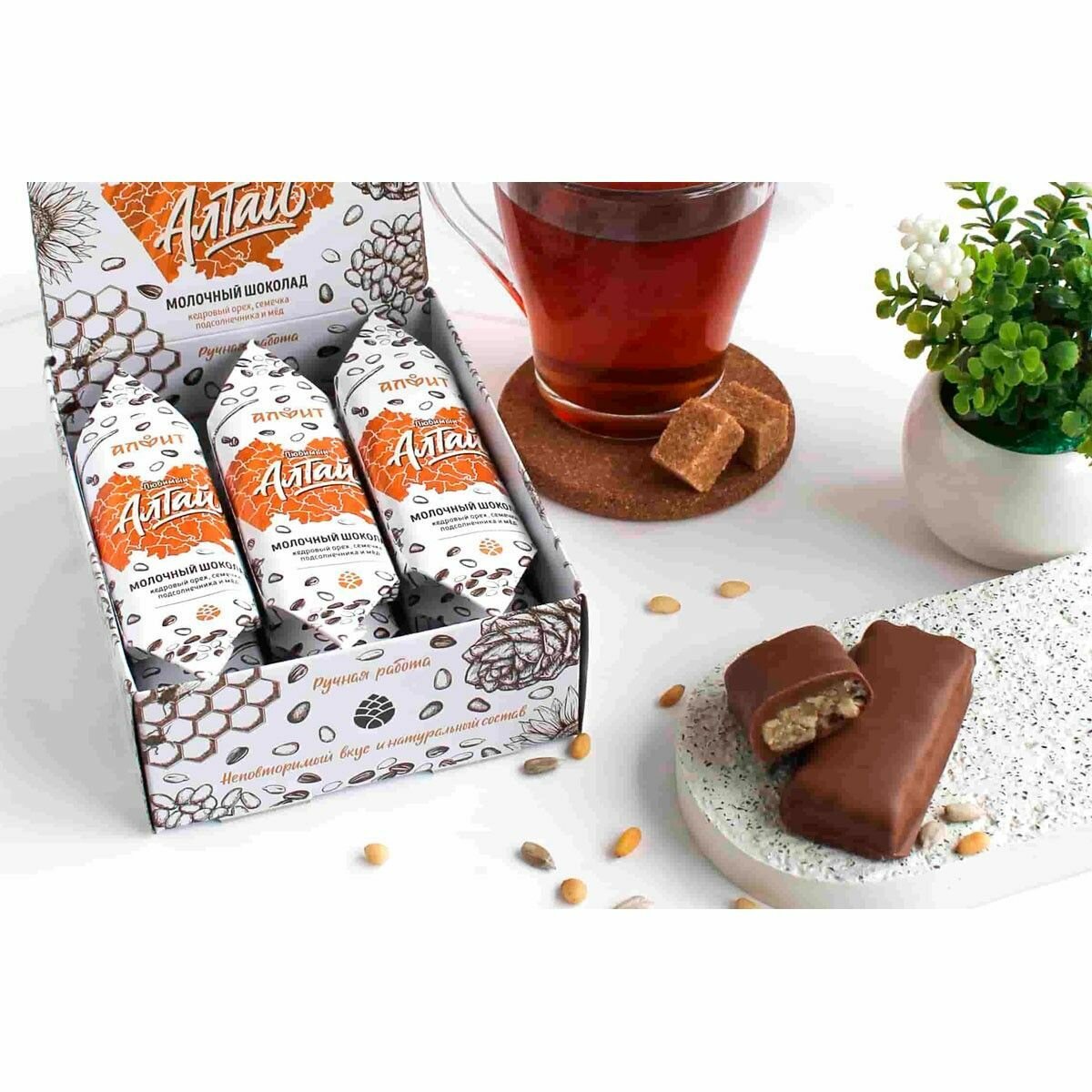 Конфеты Любимый Алтай с молочным шоколадом и кедровым орехом, 32 г. В упаковке 9 конфет ручной работы