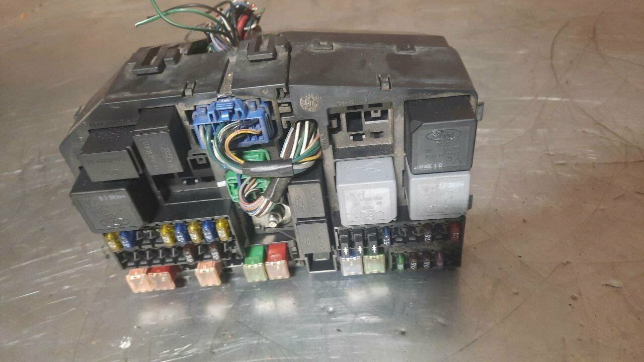 Блок предохранителей Ford Mondeo 3 рест. 2006 1S7T14A481AA