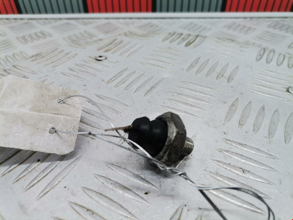 Датчик давления масла Volkswagen Golf 4 068919081 арт. 1972355