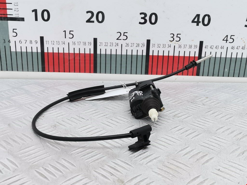 Сервопривод (электропривод моторчик привода) лючка бензобака Opel Corsa D 13208157 арт. 2016367