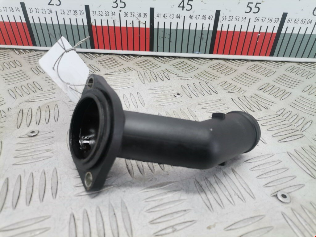 Корпус термостата Volkswagen Touran 1 06A121121C арт. 2158118