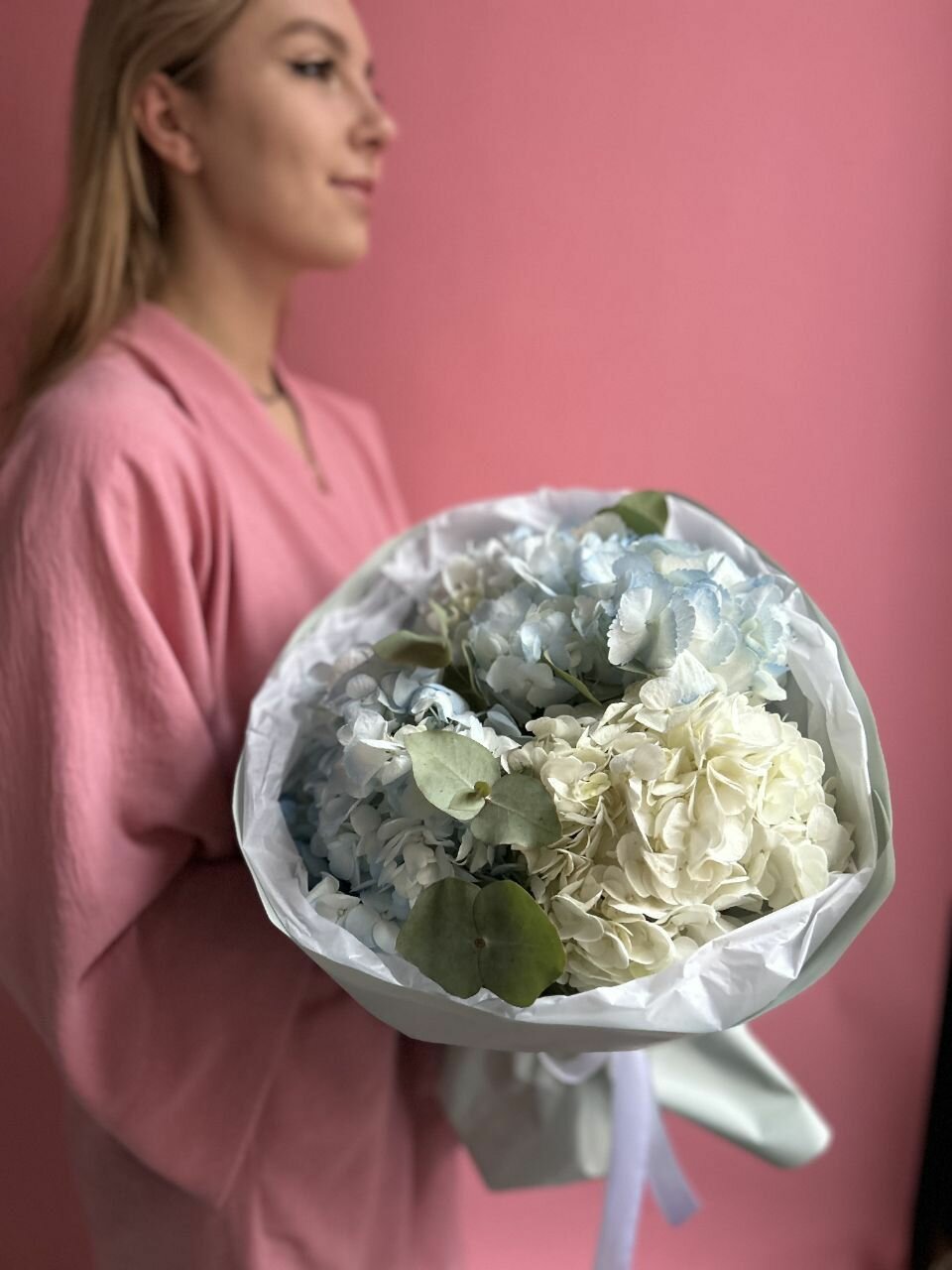 Букет "Гортензия и Эвкалипт", голубой, 3 цветка, 45см