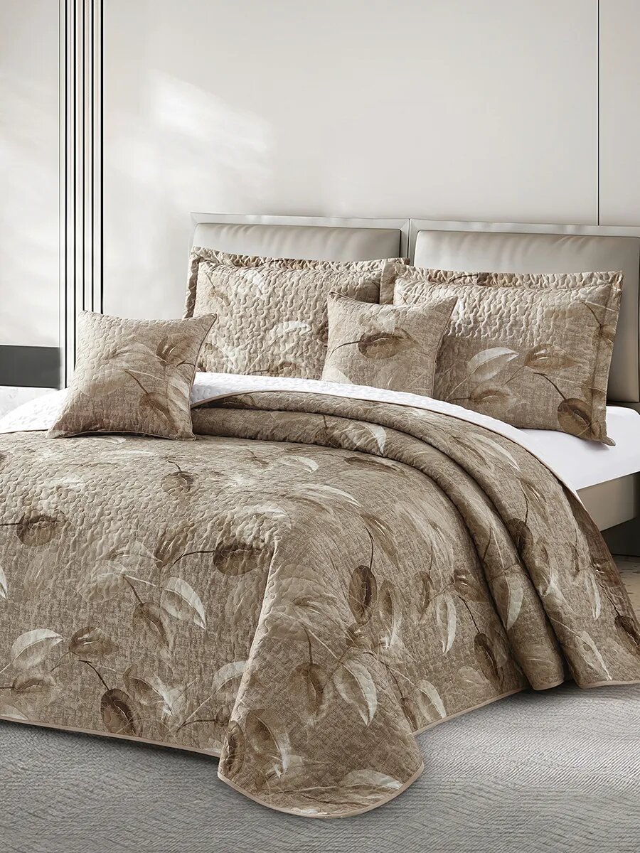 Покрывало на кровать 240х260 и 4 наволочки Lafayette