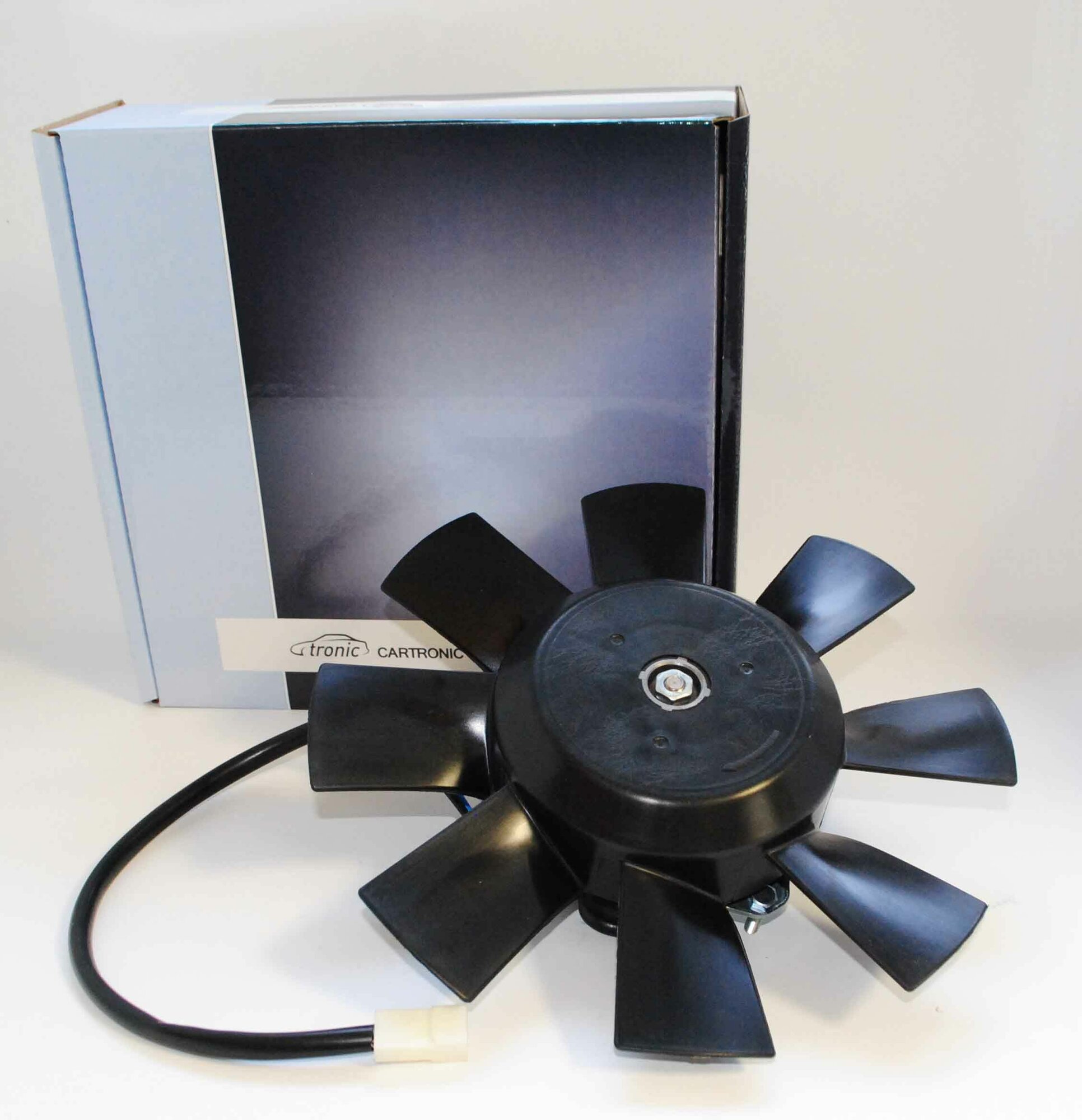 Электродвигатель радиатора ВАЗ 3302 3110 CARTRONIC с крыльчаткой 8 ми лопастной CRTR0089701