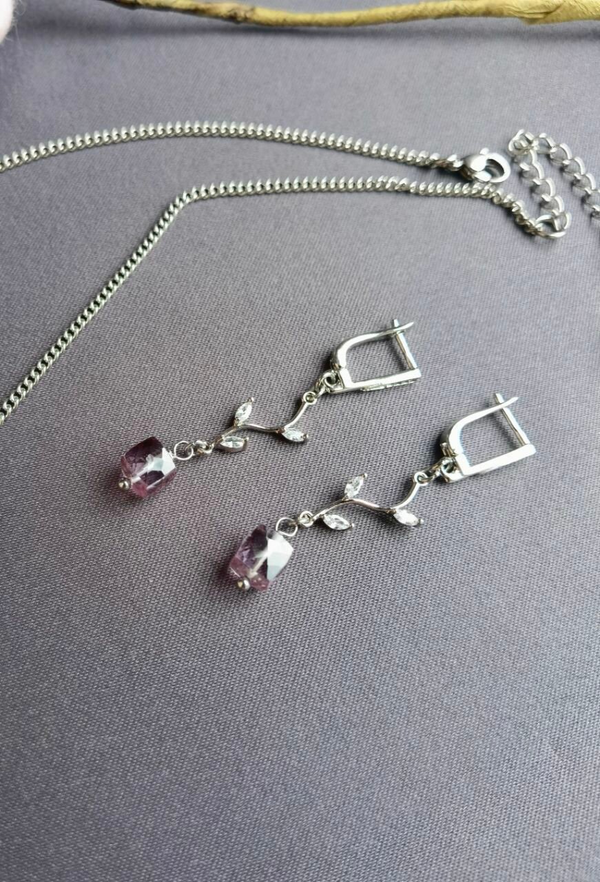 Комплект бижутерии: серьги, колье