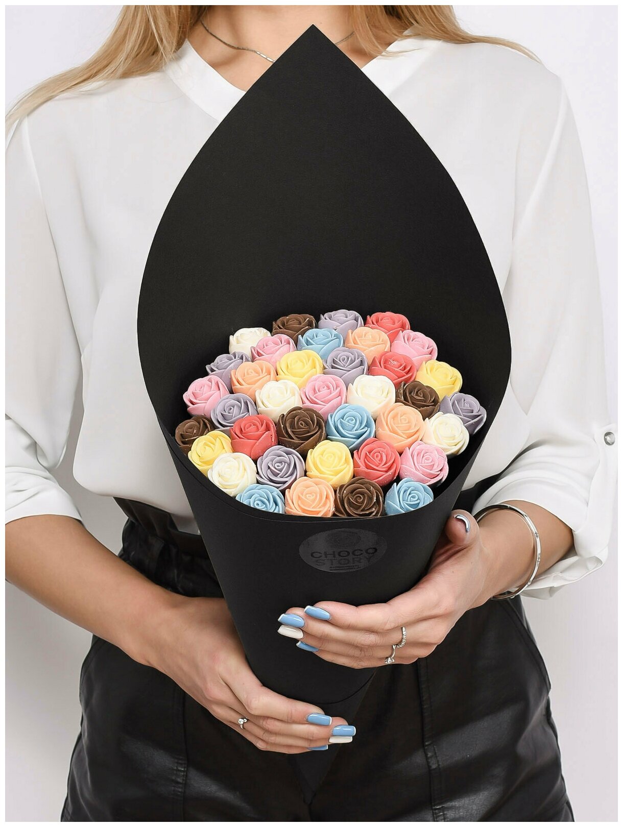 Подарок последний звонок букет шоколадных роз 37 шт. CHOCO SFERA - сладкие разноцветные розочки в красивой упаковке, 444 гр. YA-B37-CH-MIX