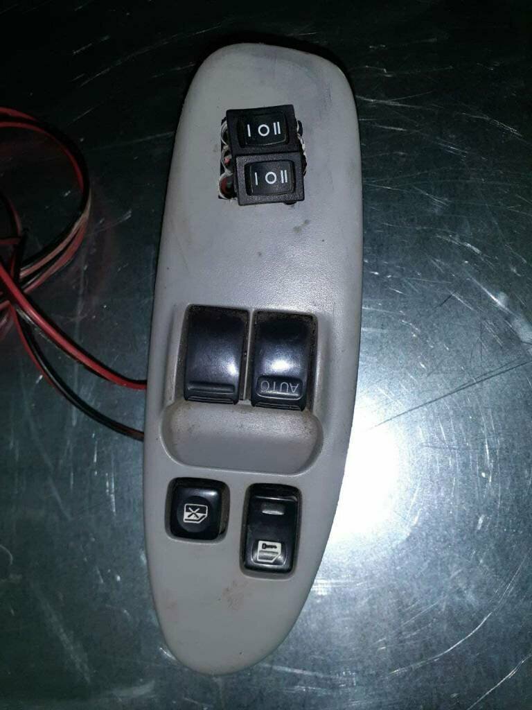 Блок управления стеклоподъемниками Nissan Almera Tino V10 2002 80961BU2001