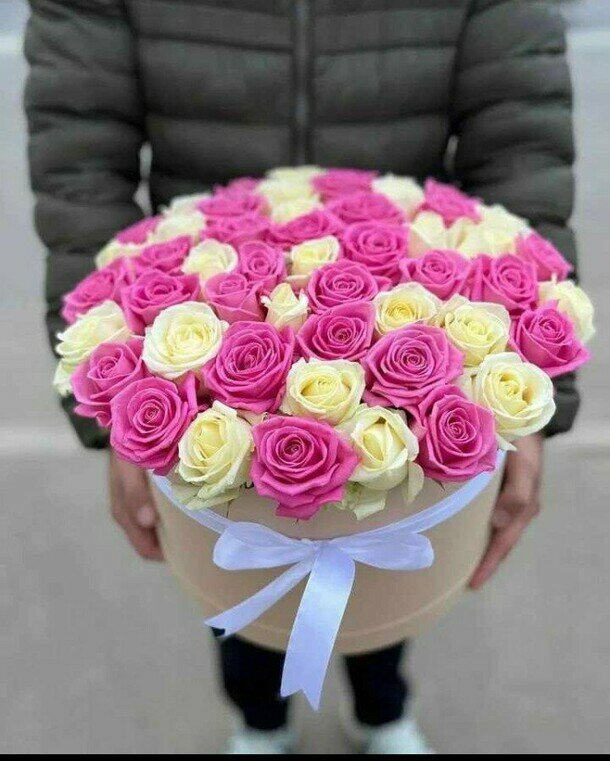 Букет Well Flowers "Коробка свежих роз", круглый, S, 39 штук, из роз