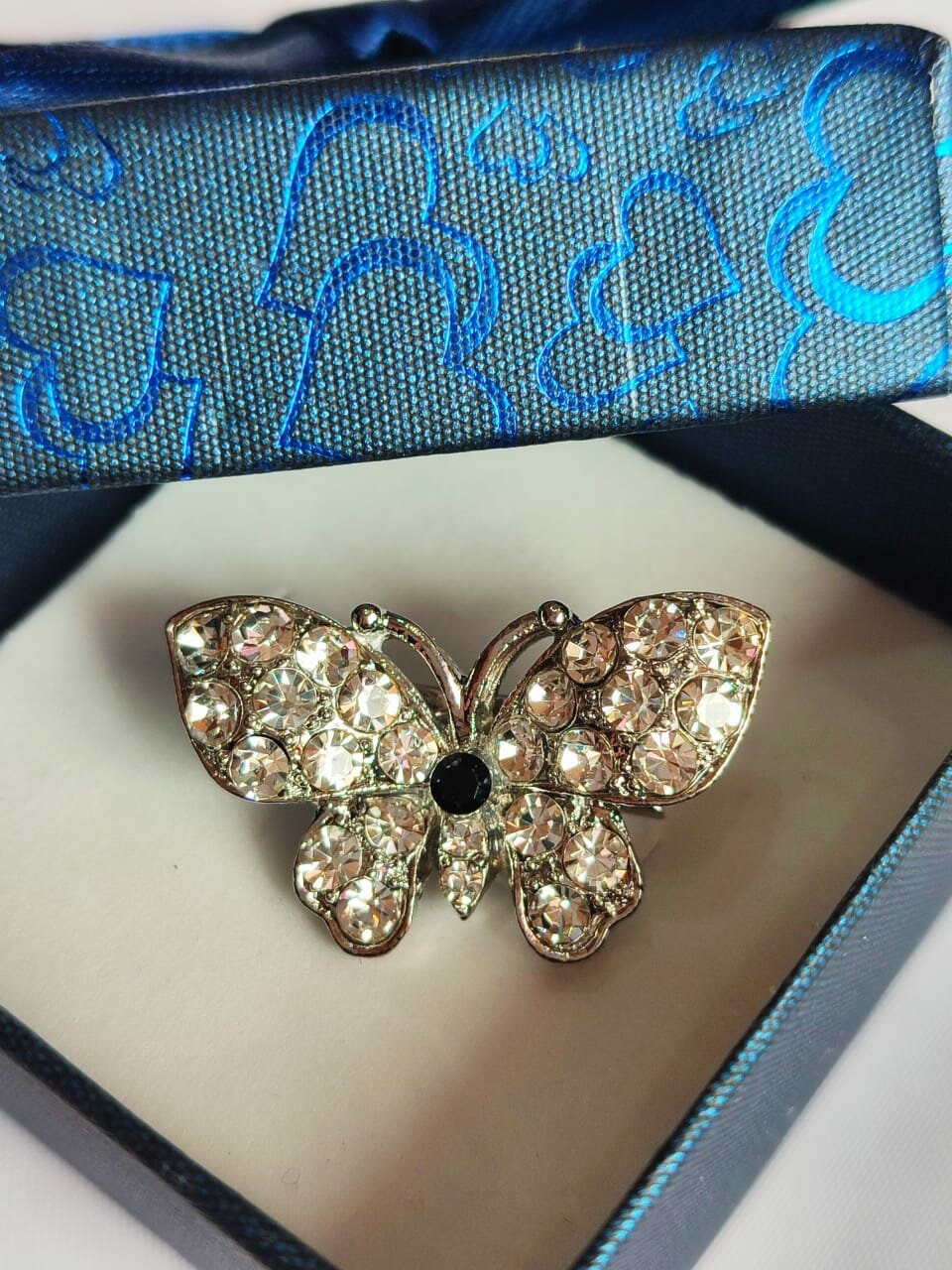 Брошь, стразы