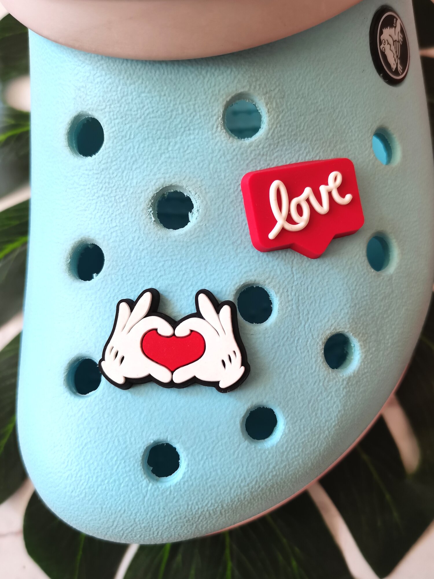 Джибитсы красные на crocs love для взрослых женщин