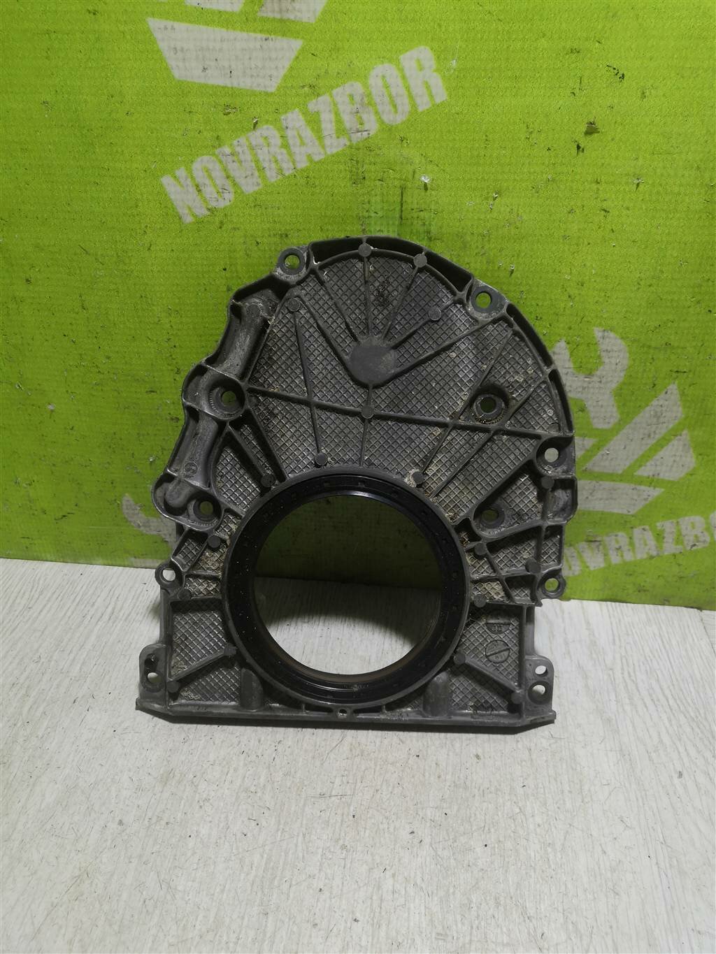 Крышка коленвала задняя Mercedes Benz W163 M-Klasse (ML) 98-04