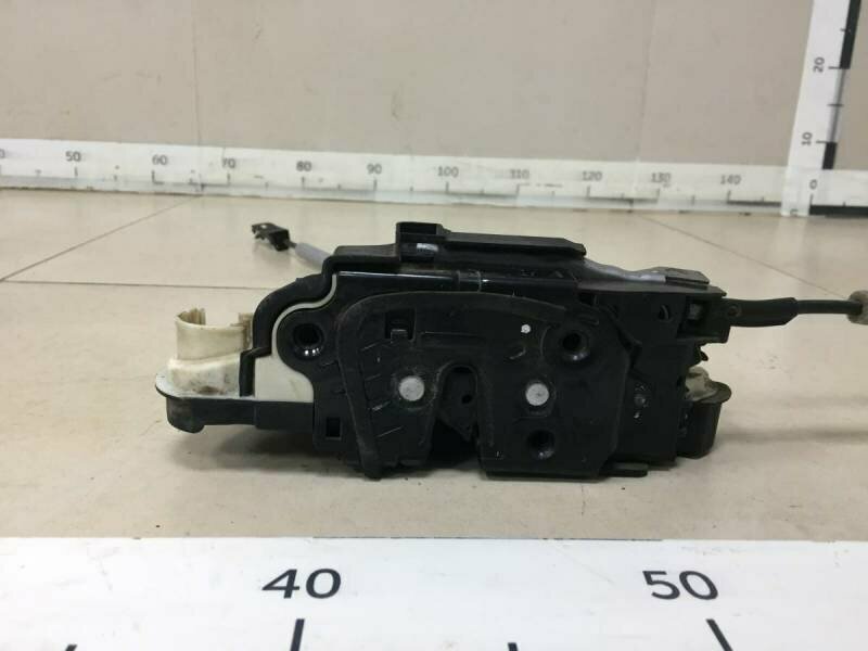 Замок двери передней правой Volkswagen Polo Sed RUS 2011 кат.номер: 6RF837016