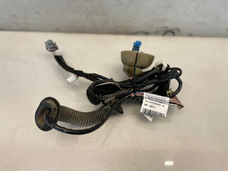 Б/У проводка двери Renault Duster 2014 HSM F4RA400 Перед. Прав. 46718 RENAULT арт. 241250252