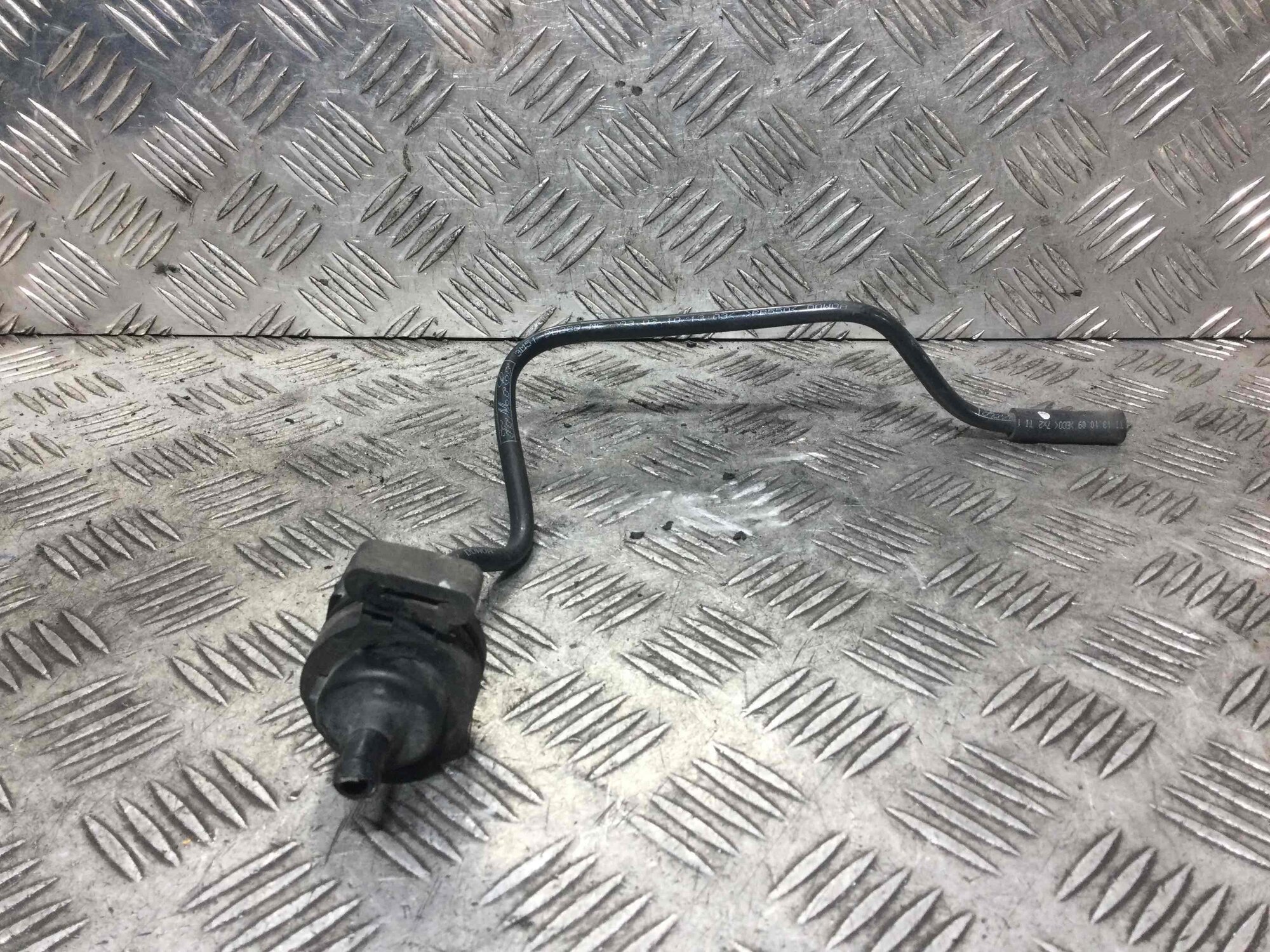 Б/У Клапан вентиляции топливного бака Ford Focus 2 поколение [рестайлинг] (2008-2011) 2010 г.