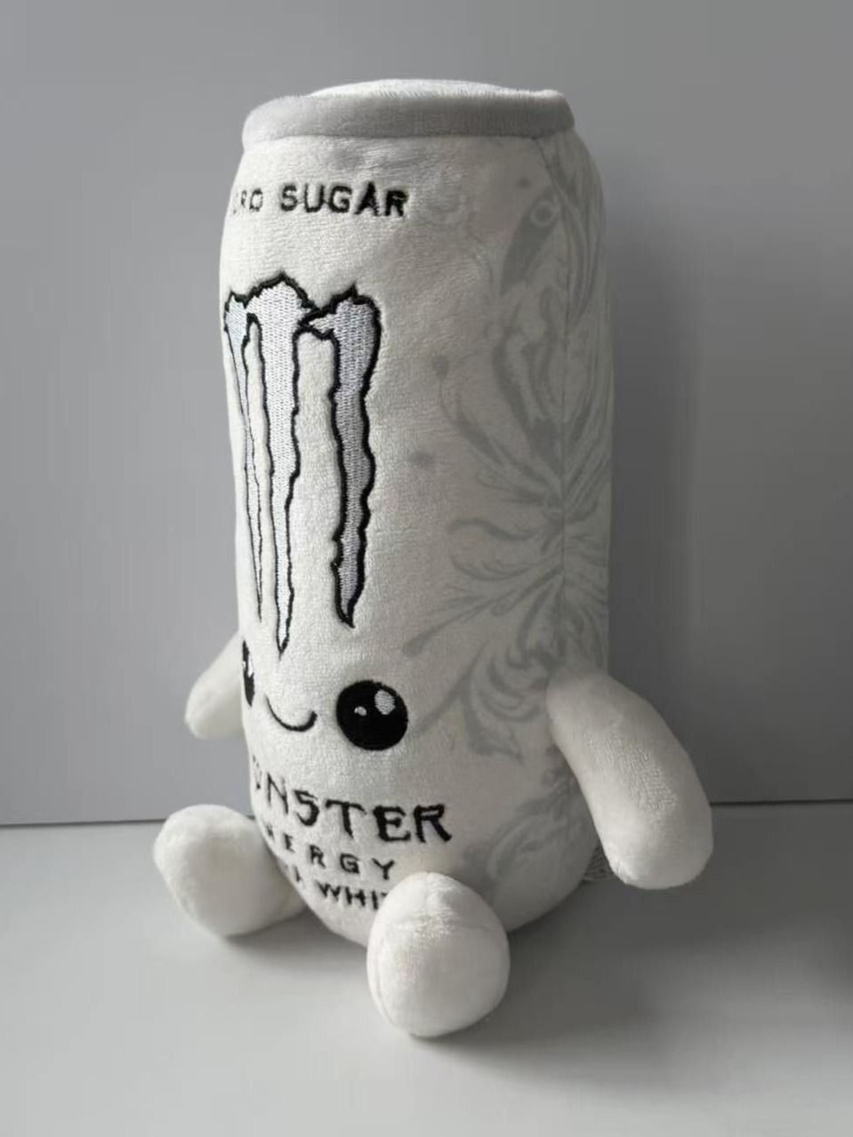 Плюшевая банка Monster Energy Ultra White, коллекционный фанатский сувенир
