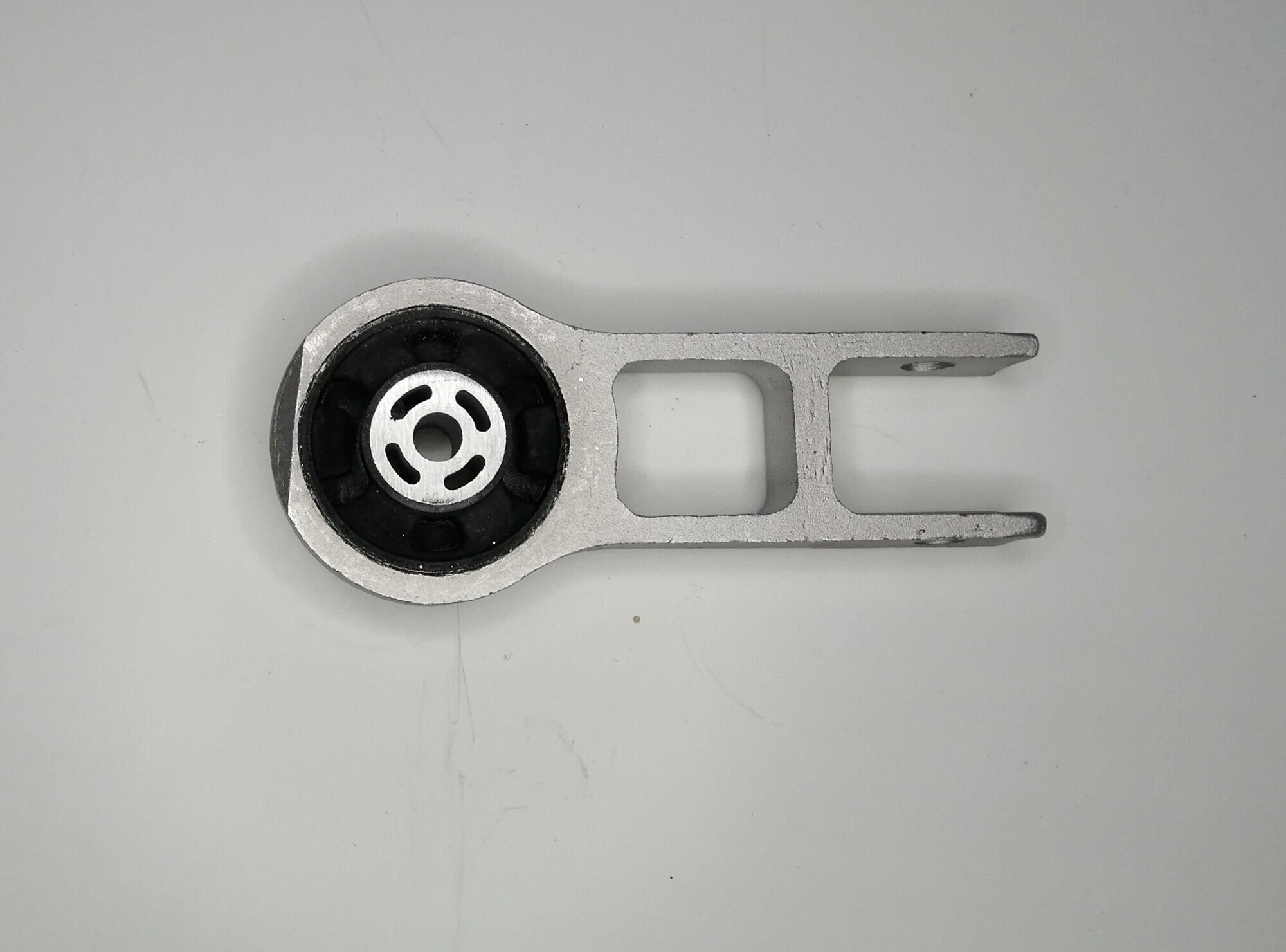 Опора двигателя задняя Chery M11 [1.8 16V 5MT хетчбэк (M12)] M111001720