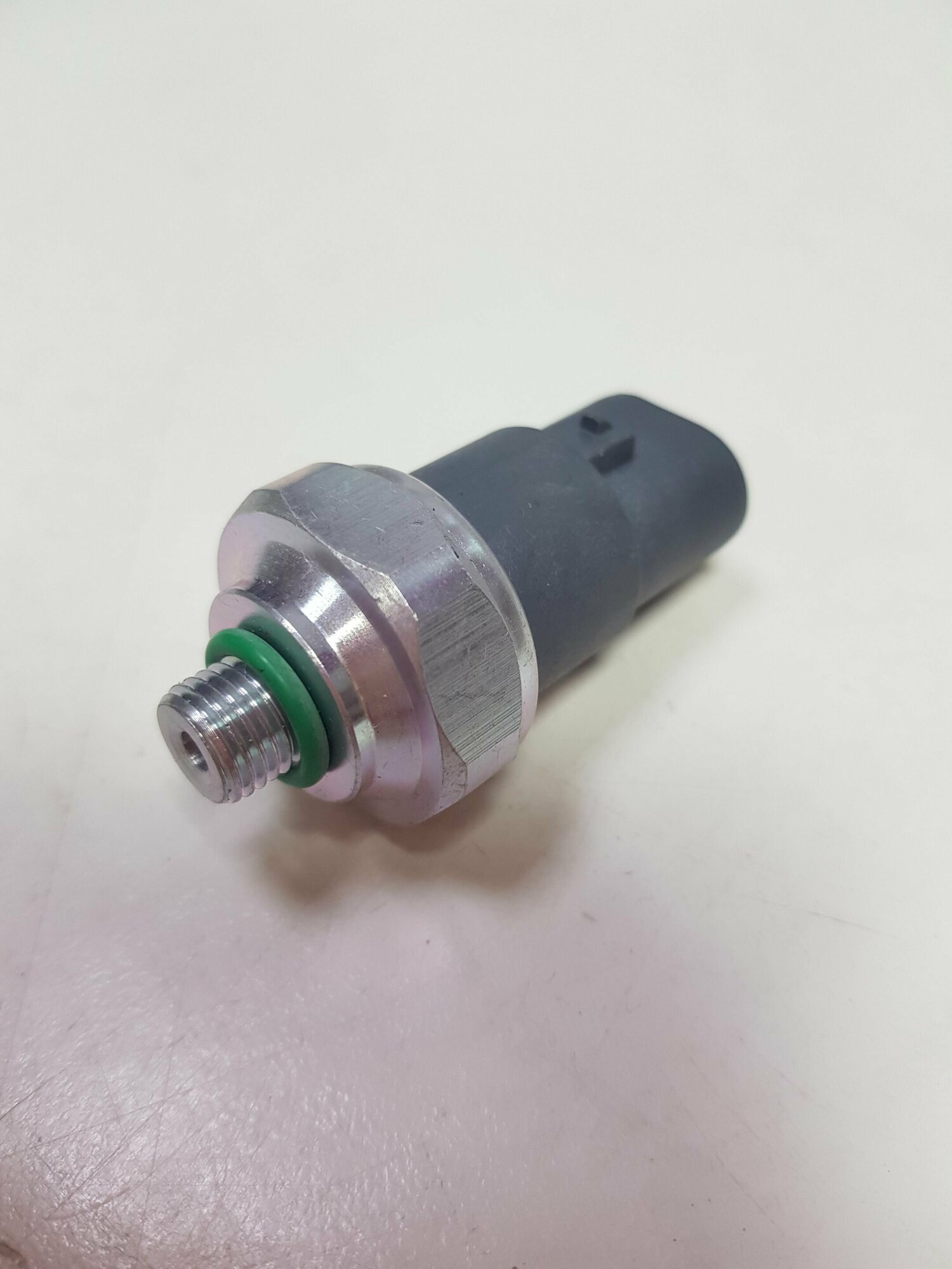 Датчик давления кондиционера Geely Emgrand EC7 [1.8 16V CVT седан] 1067002261