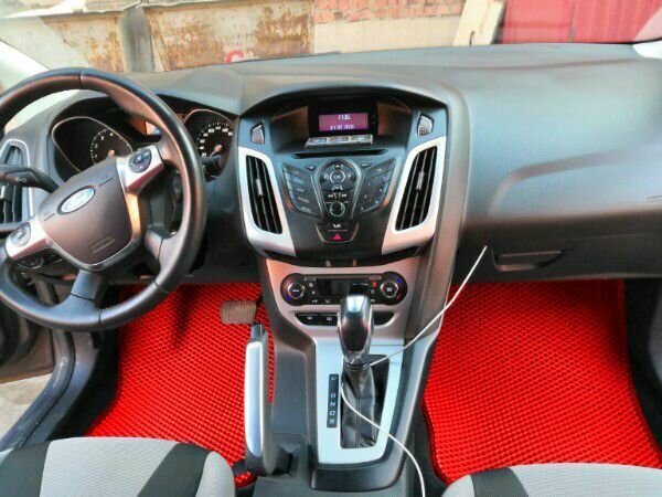 Автомобильные коврики EVA для Ford Focus III (комплектация TITANIUM) с 3D лапой, красный