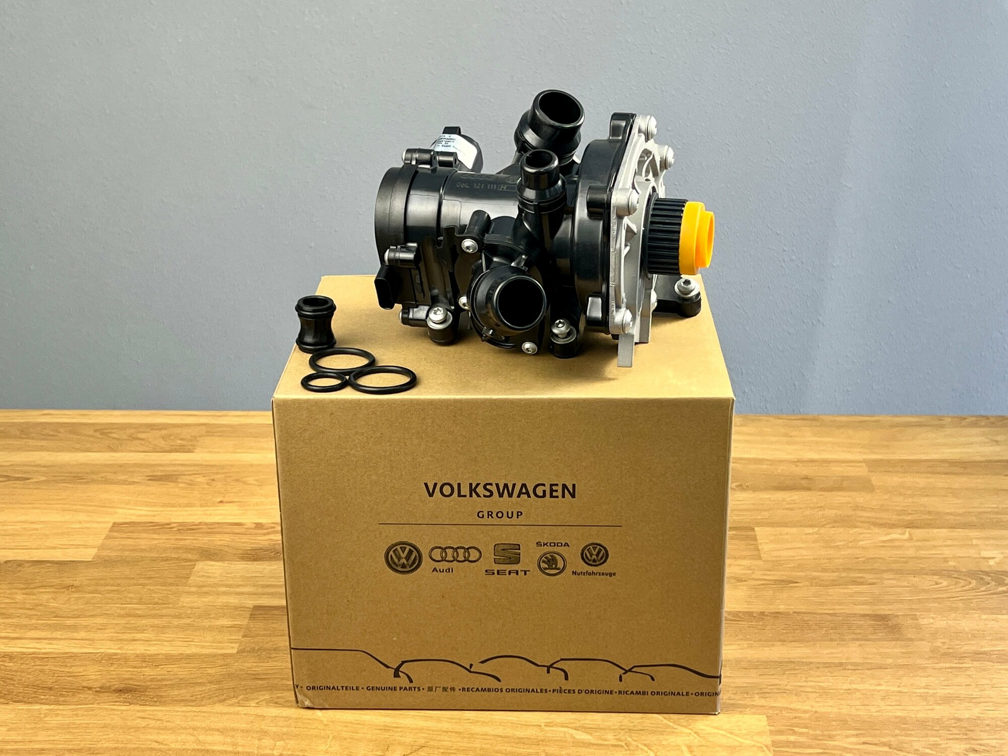Водяной насос помпа VAG 06L121111H, с термостатом, для автомобилей VAG с GEN3