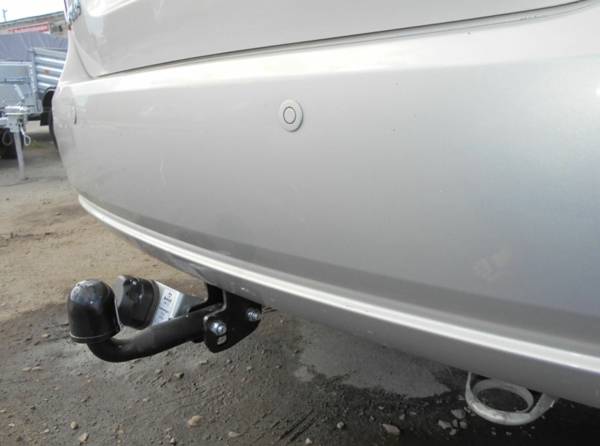 Фаркоп AvtoS для VOLKSWAGEN Polo Sedan (круглая труба) 2009- с универсальной электрикой Smart(блок) и сертификатом в комплекте, арт.(VW 33+smart)