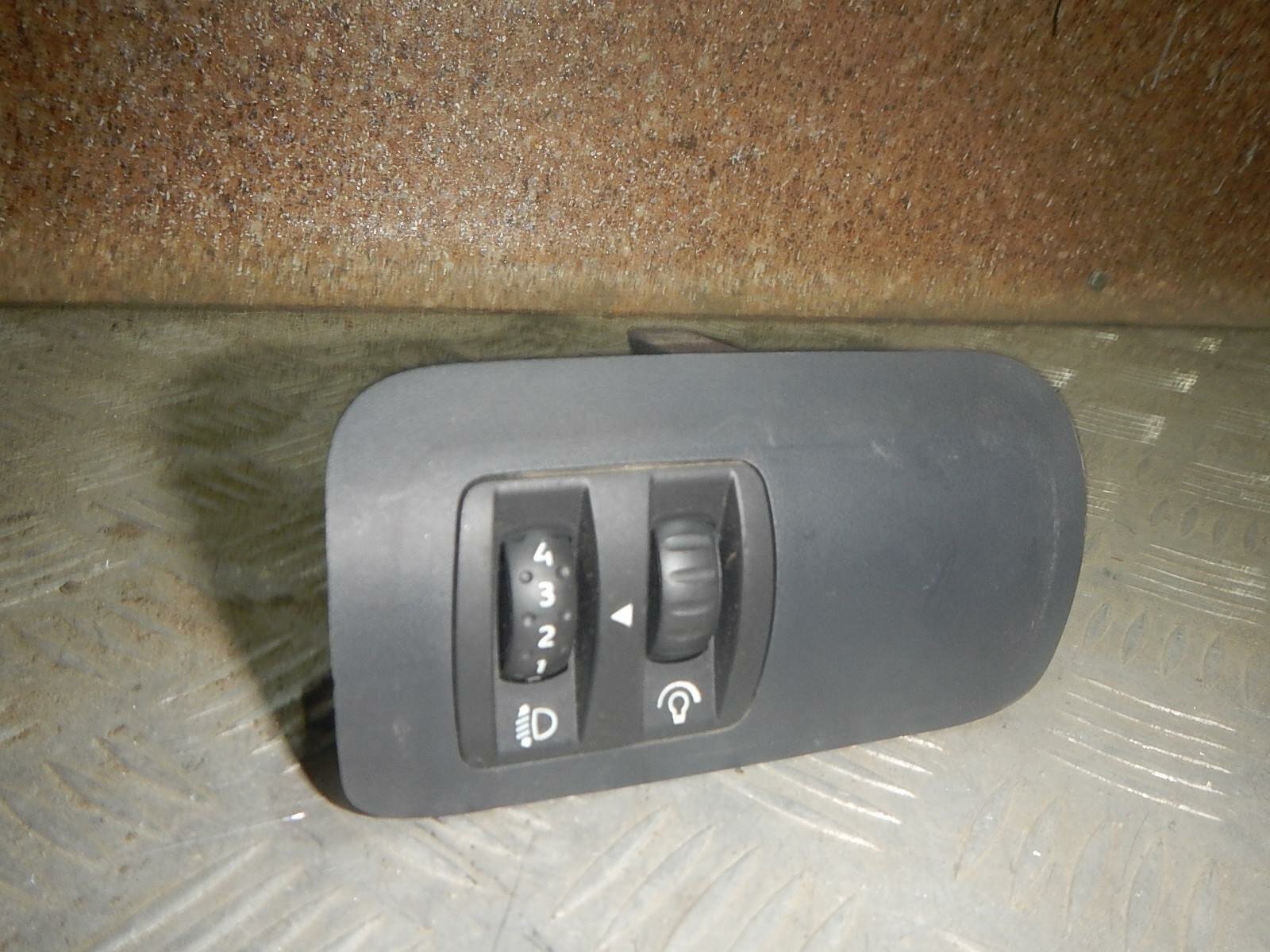 Б/У Кнопка корректора фар, Renault (Рено)-MEGANE II (02-09) RENAULT MEGANE II (02-09) + освещения панели приборов,с накла...