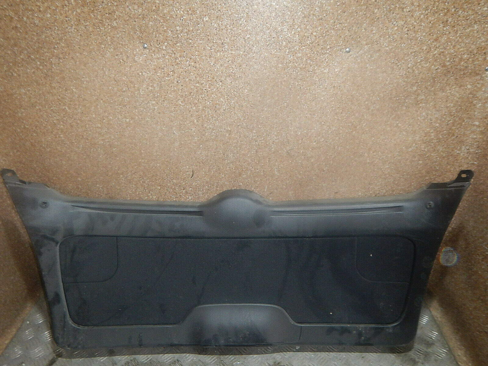 Б/У Обшивка двери багажника, Subaru (Субару)-OUTBACK (B13) (03-09) SUBARU OUTBACK (B13) (03-09) Нижняя в сборе. Без повре...