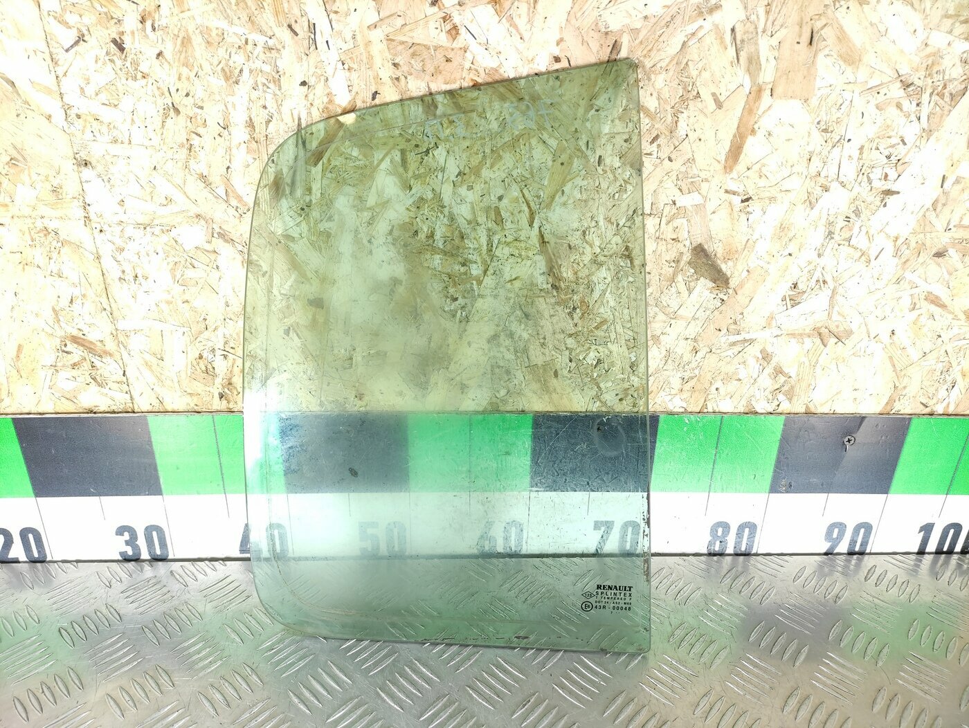 Стекло двери задней правой форточка RENAULT CLIO 1998-2008 7700842897
