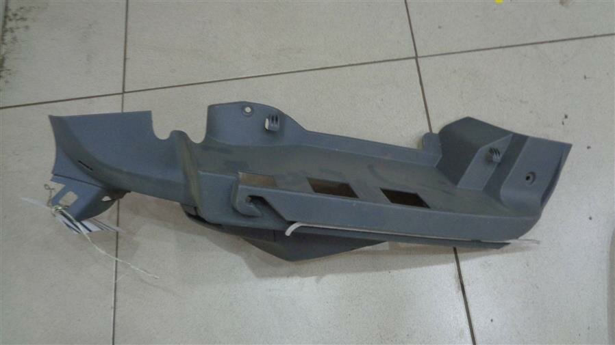 Направляющая шторки багажника левая от Ford Focus 2 2008-2011