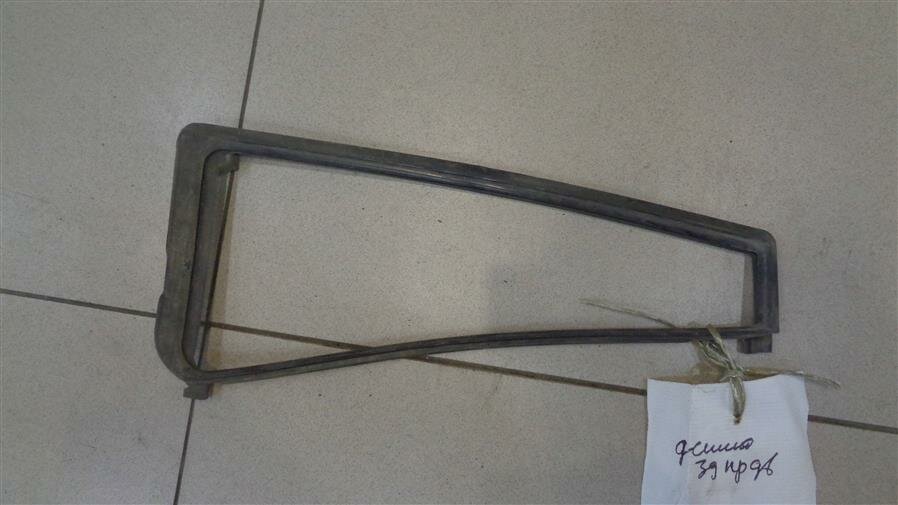 Уплотнитель стекла двери задней правой форточки от Mazda Demio DW 1996-2002