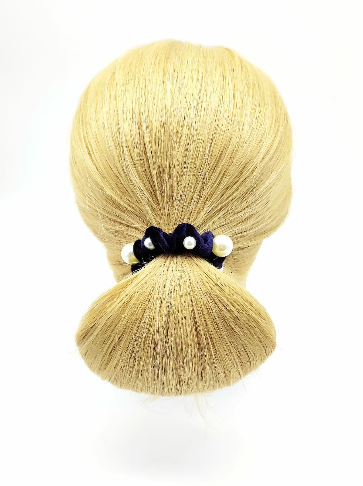 Резинка для волос из бархата объемная, с жемчужинами, синего цвета